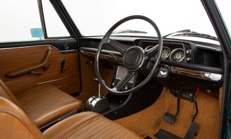 BMW 2002 A: A four-wheeled time machine | OPUMO Magazine