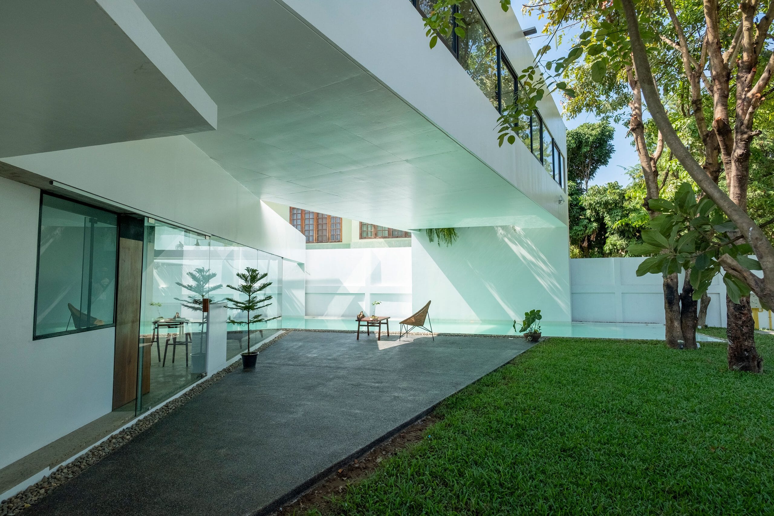 The White House: A unique V-shaped home | OPUMO Magazine