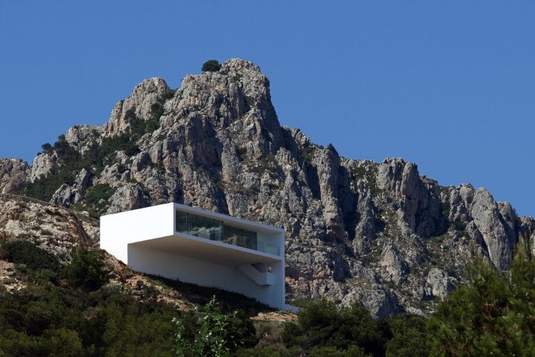 5 impressive cliff houses that push the boundaries of design | OPUMO ...