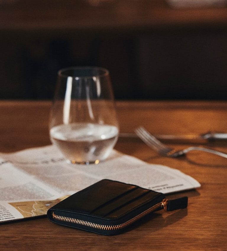 15 Best Minimalist Wallets For Men in 2025 | OPUMO Magazine