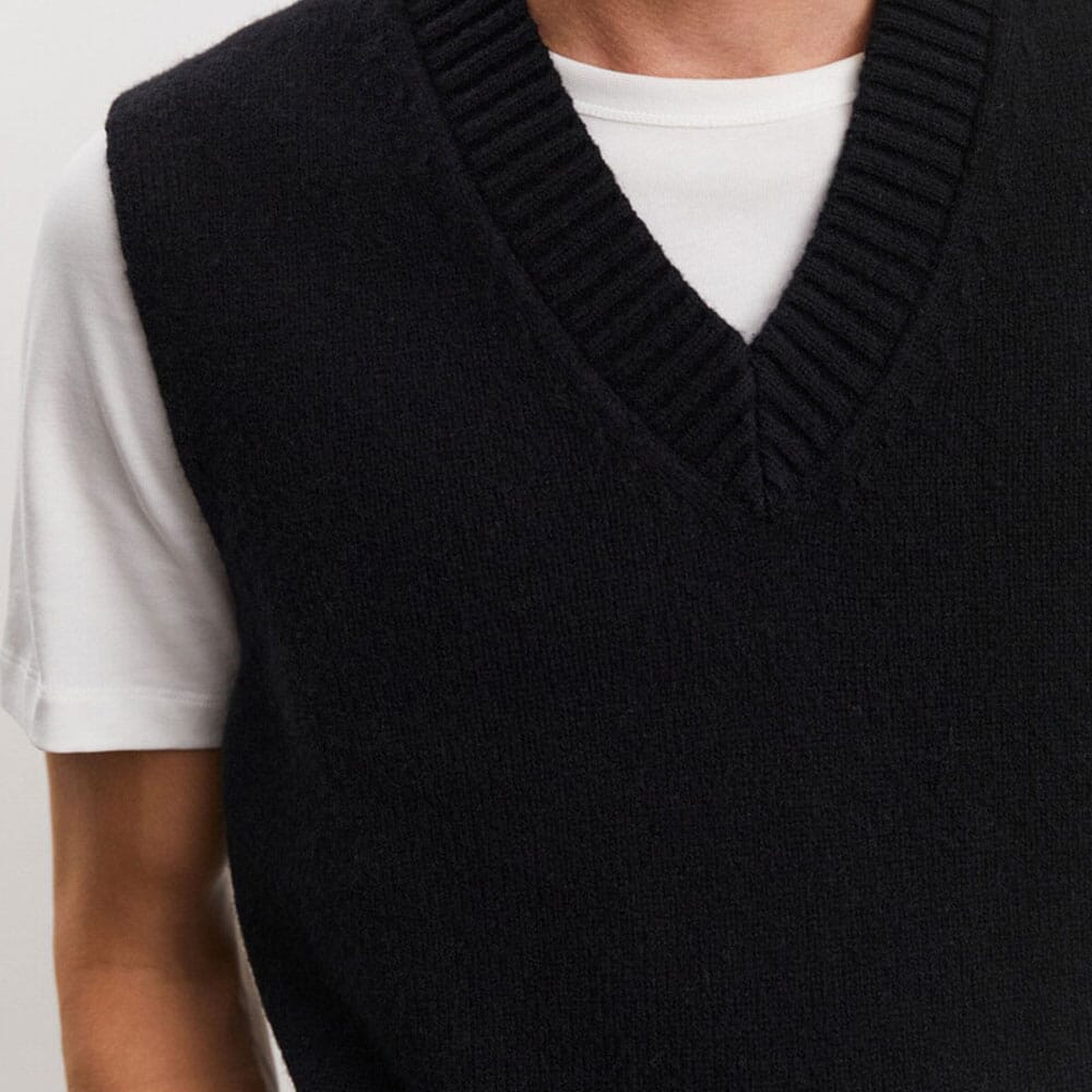 The best knitted vests for men in 2022 | OPUMO Magazine