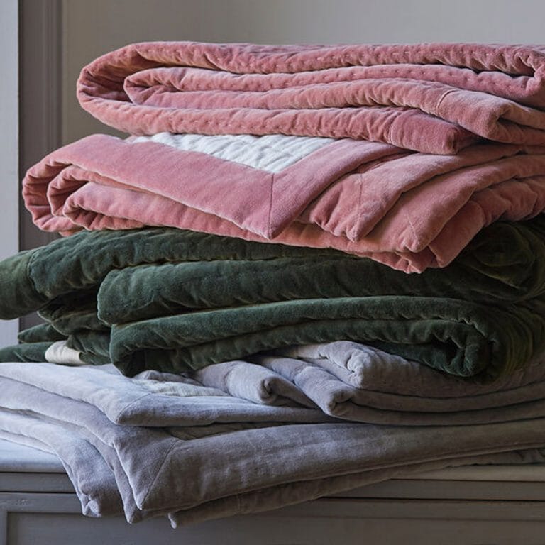 9 best modern throw blankets in 2025 | OPUMO Magazine