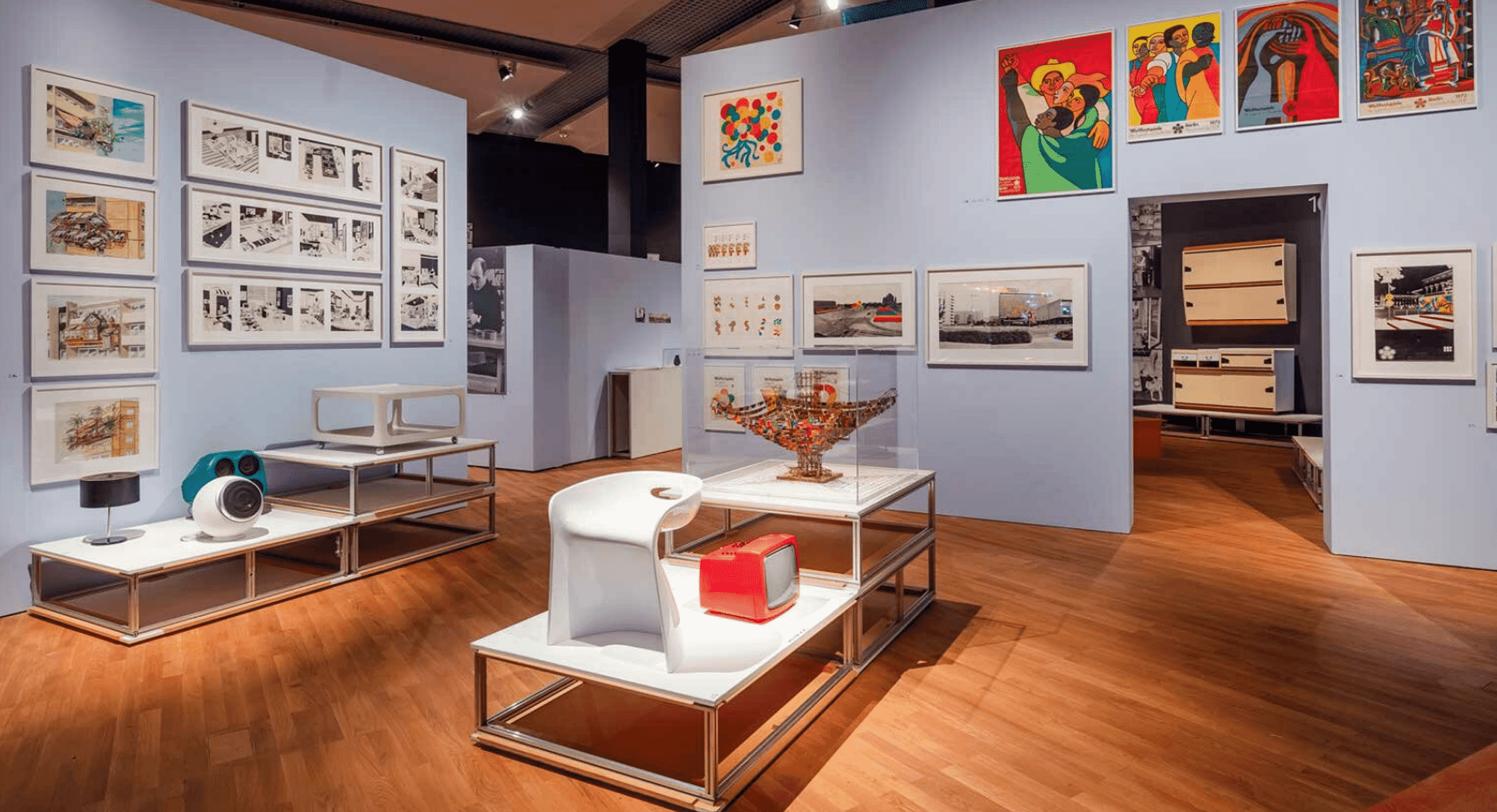 Retro art comes in from the cold: Berlin exhibit lifts iron curtain ...