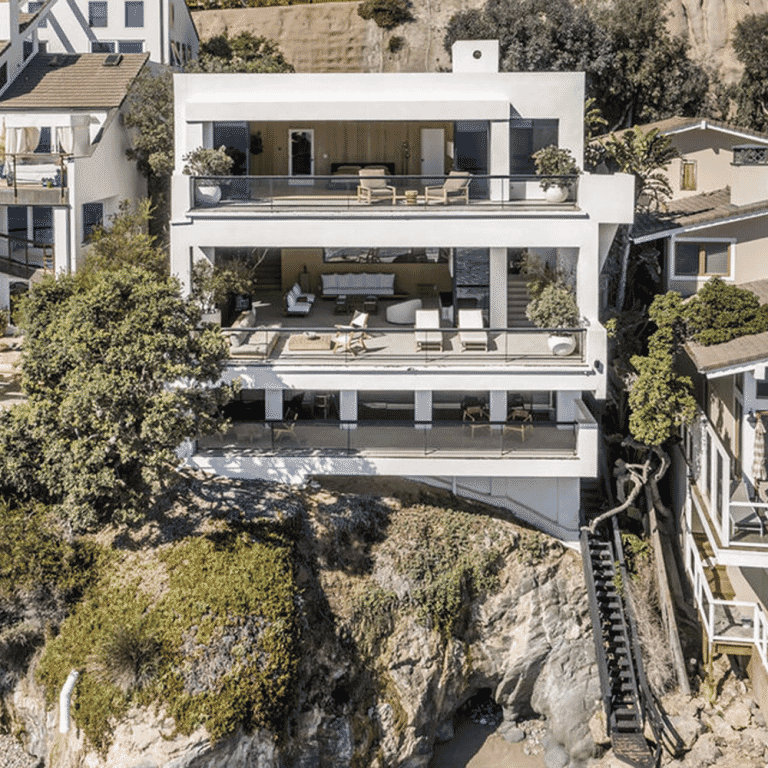 Superstar Malibu beach house: Steve McQueen’s secret hideaway | OPUMO ...